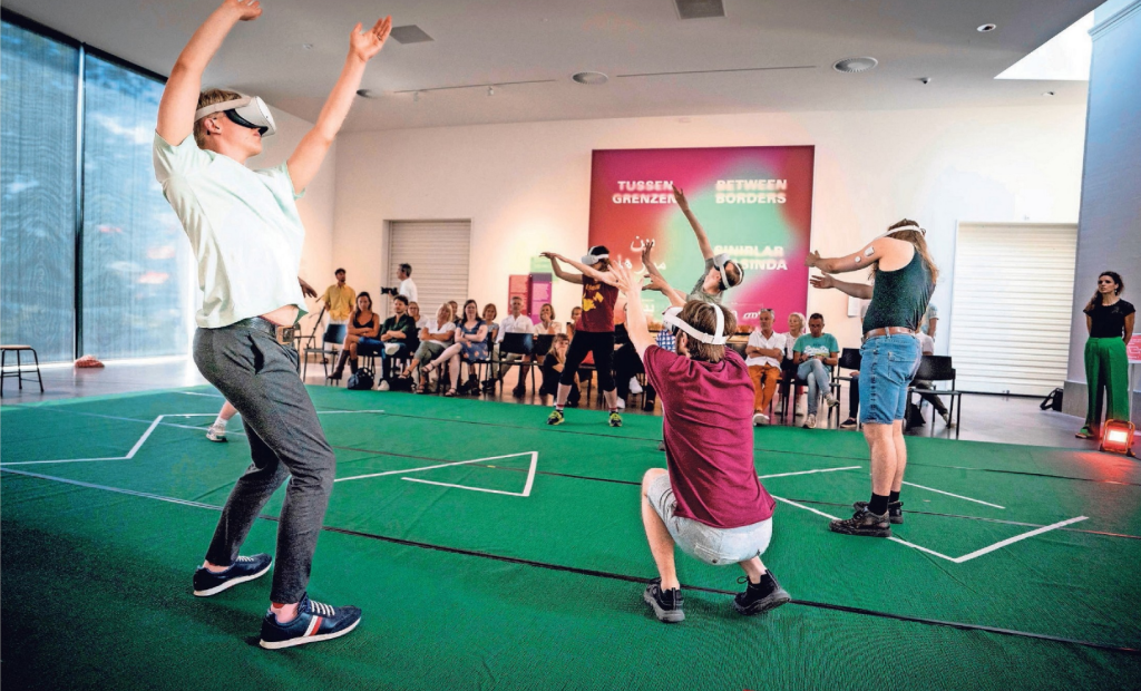 Introdans - Dancing endlessly with a VR headset - de Gelderlander