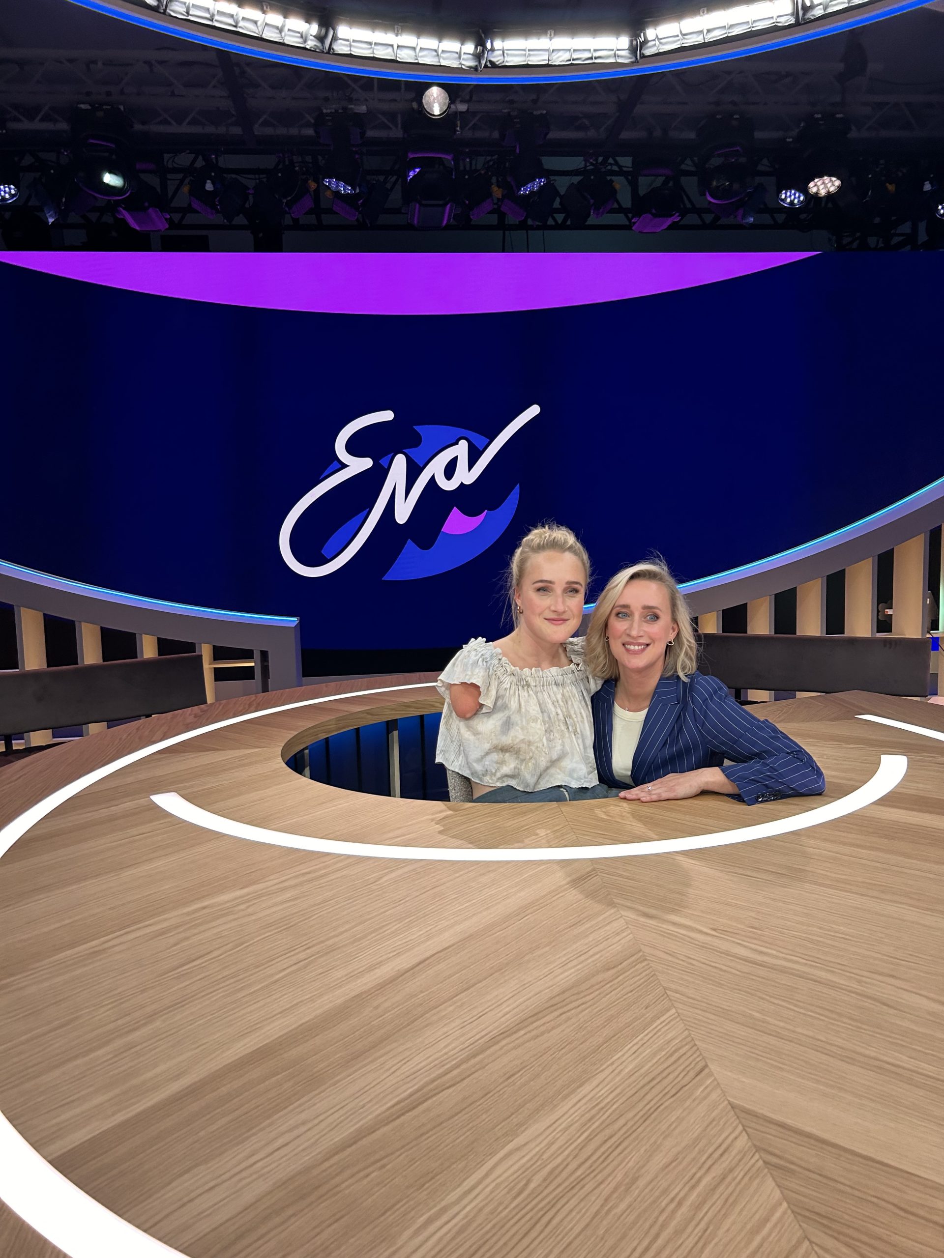 Eva Eikhout and Introdans dancers guest on the Eva Jinek TV show ...